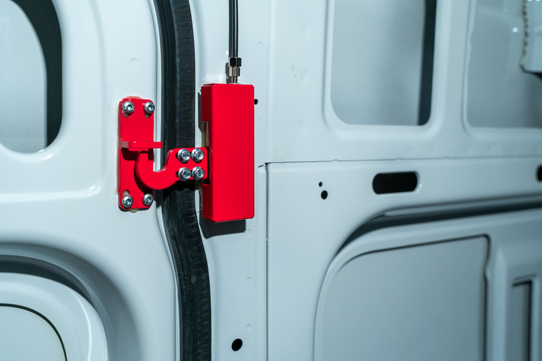Carbolt 103 - Mechanical built-in locks for the entire cargo area